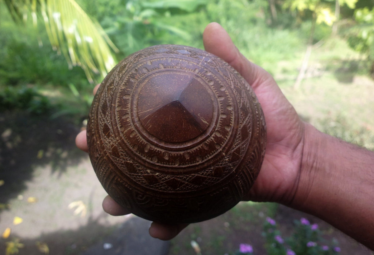 Finely carved Marquesan coconut bowl - Te Henua Enana – Cannibal Art