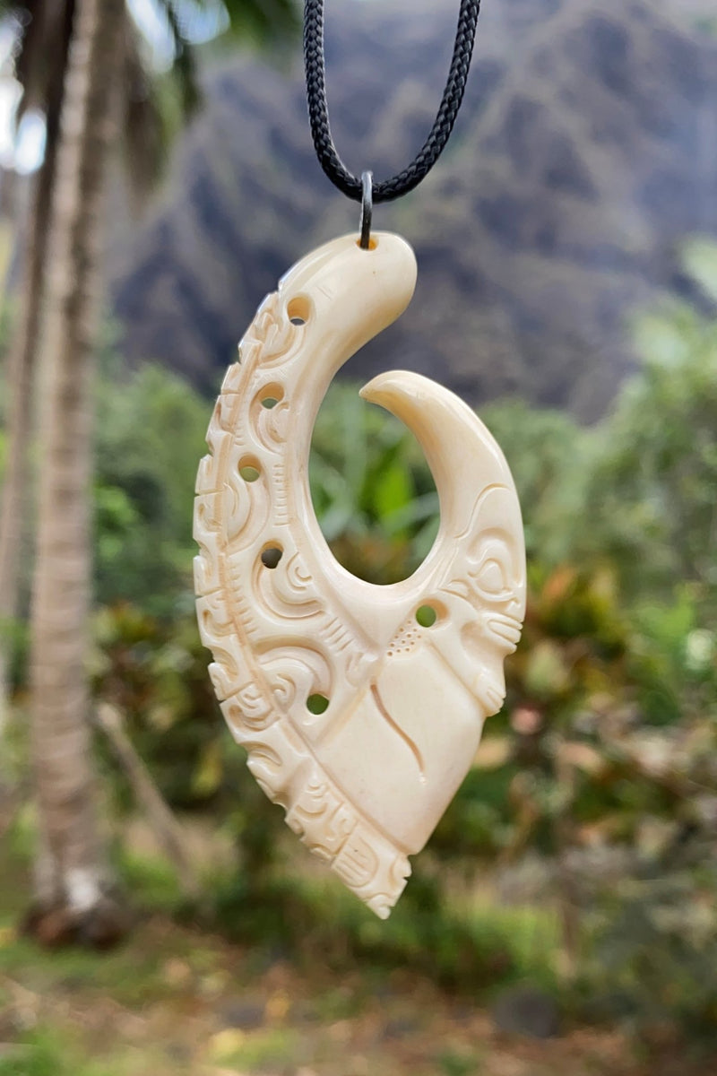 Hook necklace – Cannibal Art