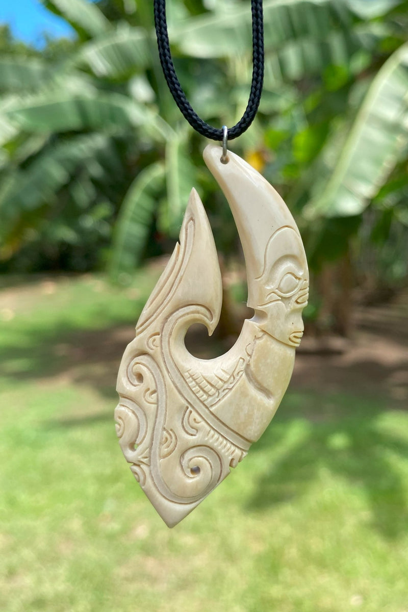 Hook necklace – Cannibal Art
