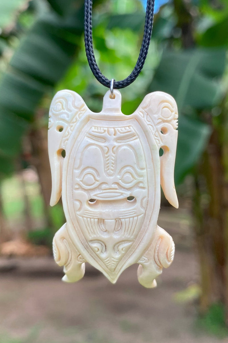 Turtle necklace – Cannibal Art