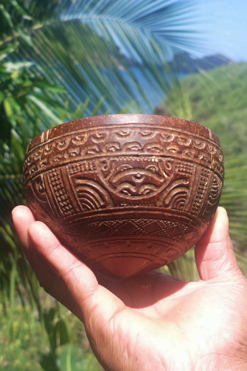 Finely carved Marquesan coconut bowl - Te Henua Enana – Cannibal Art