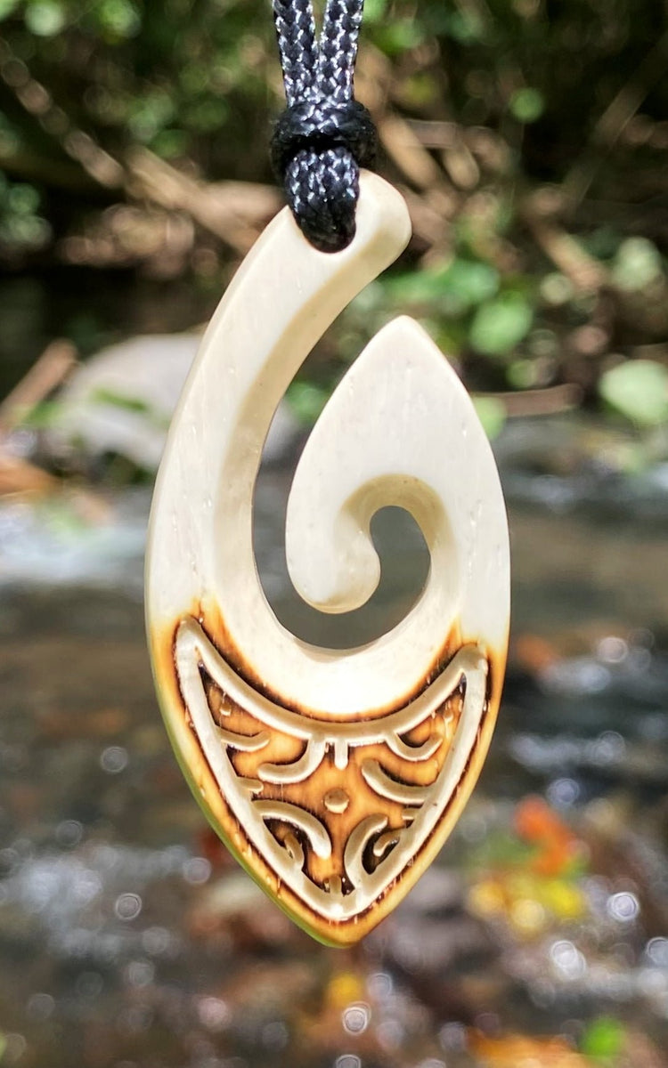 Hook necklace – Cannibal Art